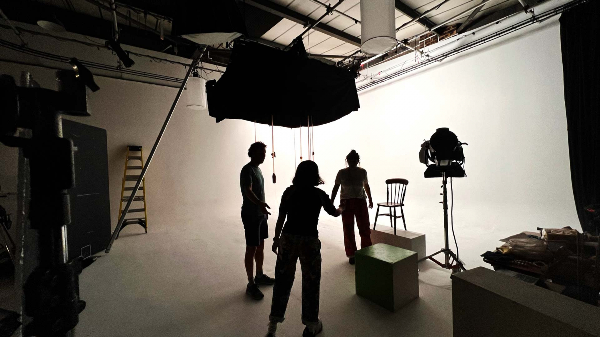 Best All White Studio Space, Hire White Infinity Cove Studio - London - UK