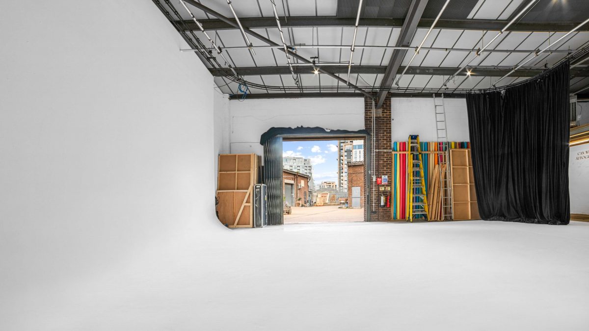 Infinity Cove Studio / Cyclorama - London - Cineview Studios